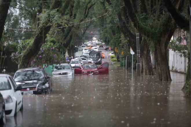 Saiba como agira em caso de alagamento e deslizamento