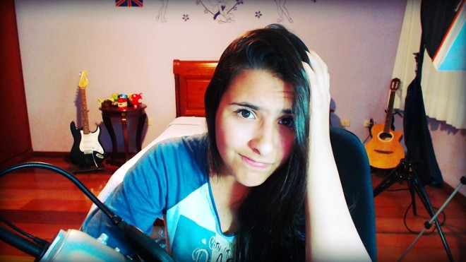 Bibi Tatto, youtuber com 800 mil seguidores, participa de bate-papo em ...