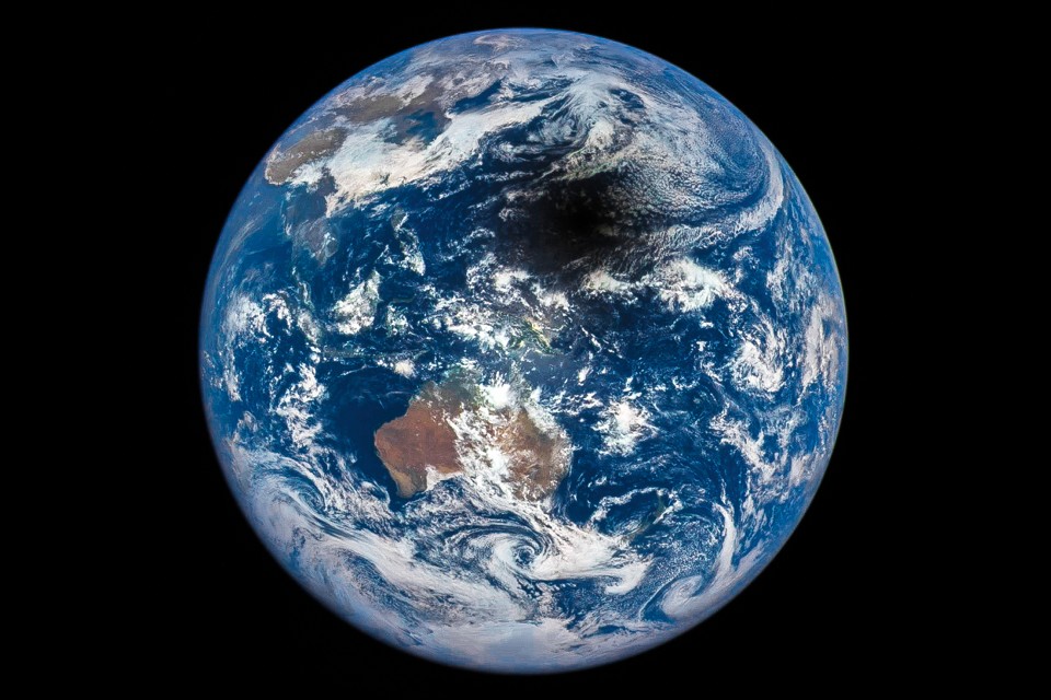 Nasa registra sombra da Lua na Terra durante eclipse; veja imagens