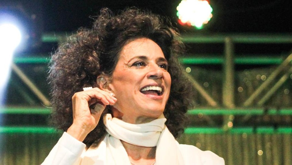 Simone faz show a R$ 1 na Ópera de Arame