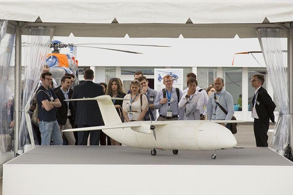 Airbus apresenta avião em miniatura feito com impressora 3D