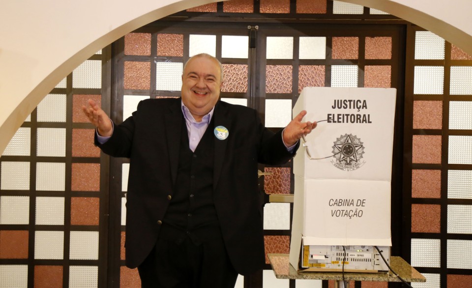 Rafael Greca é eleito prefeito de Curitiba