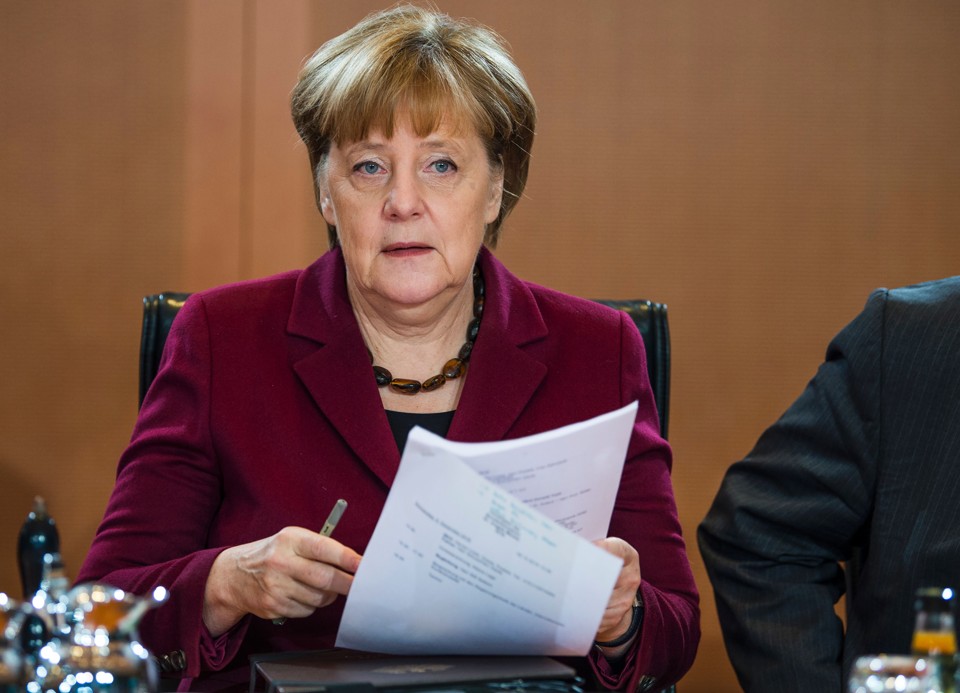 Por que logo Angela Merkel quer proibir a burca?