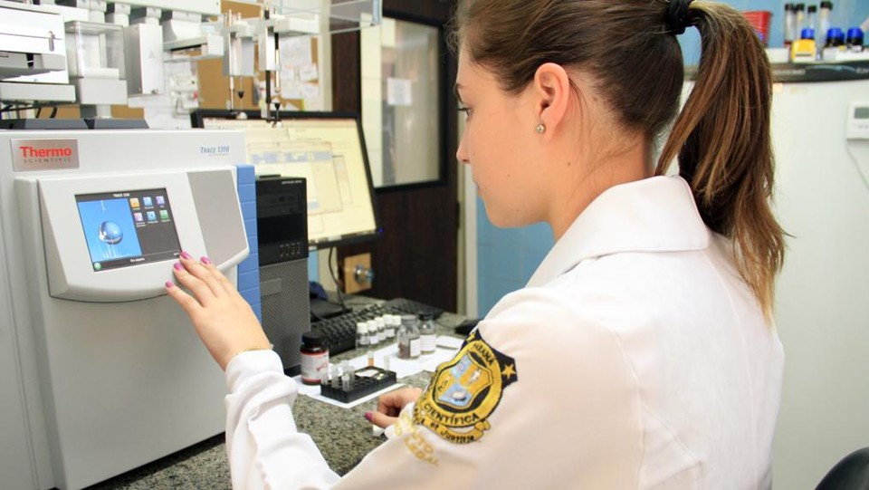 Polícia Científica Do Paraná Abre Concurso Com Salários De Até R 9 2 Mil