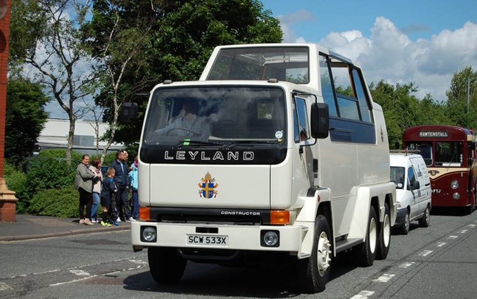 Papa Francisco ganha papamóvel elétrico; saiba qual é