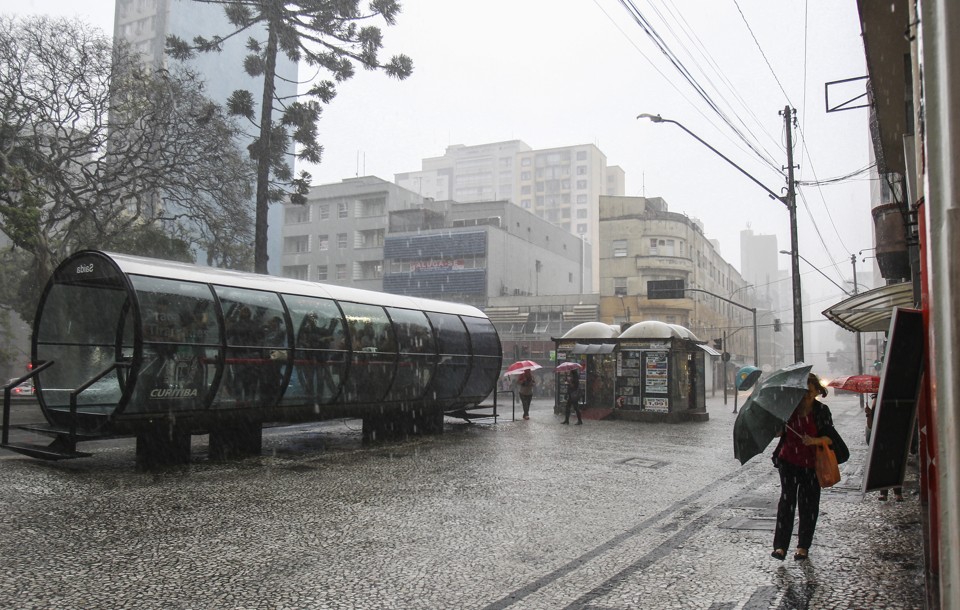 Por que choveu tanto em Curitiba em outubro?