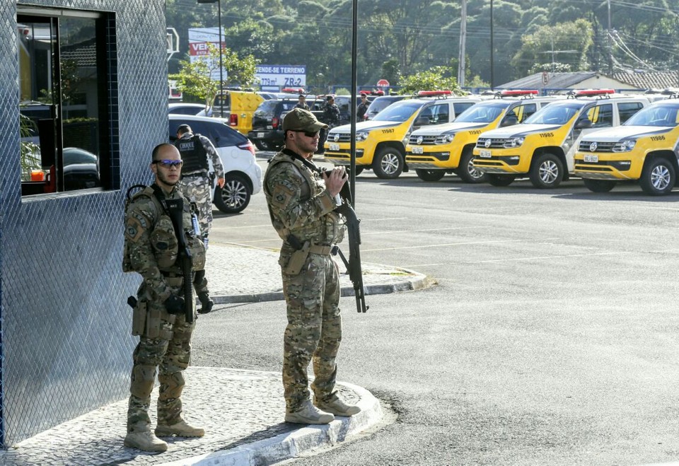 Lula preso: PM bloqueia ruas e grupo de elite da PF está de prontidão