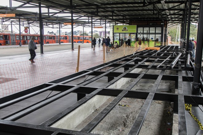 Reforma no Terminal Santa Cândida, em Curitiba