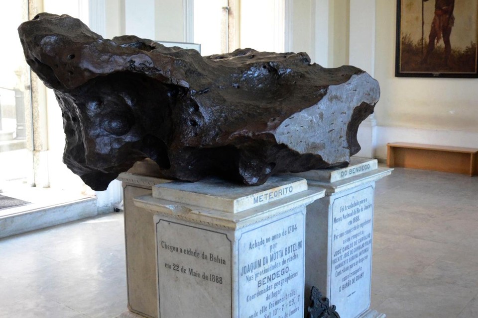 A história do meteorito que sobreviveu ao incêndio