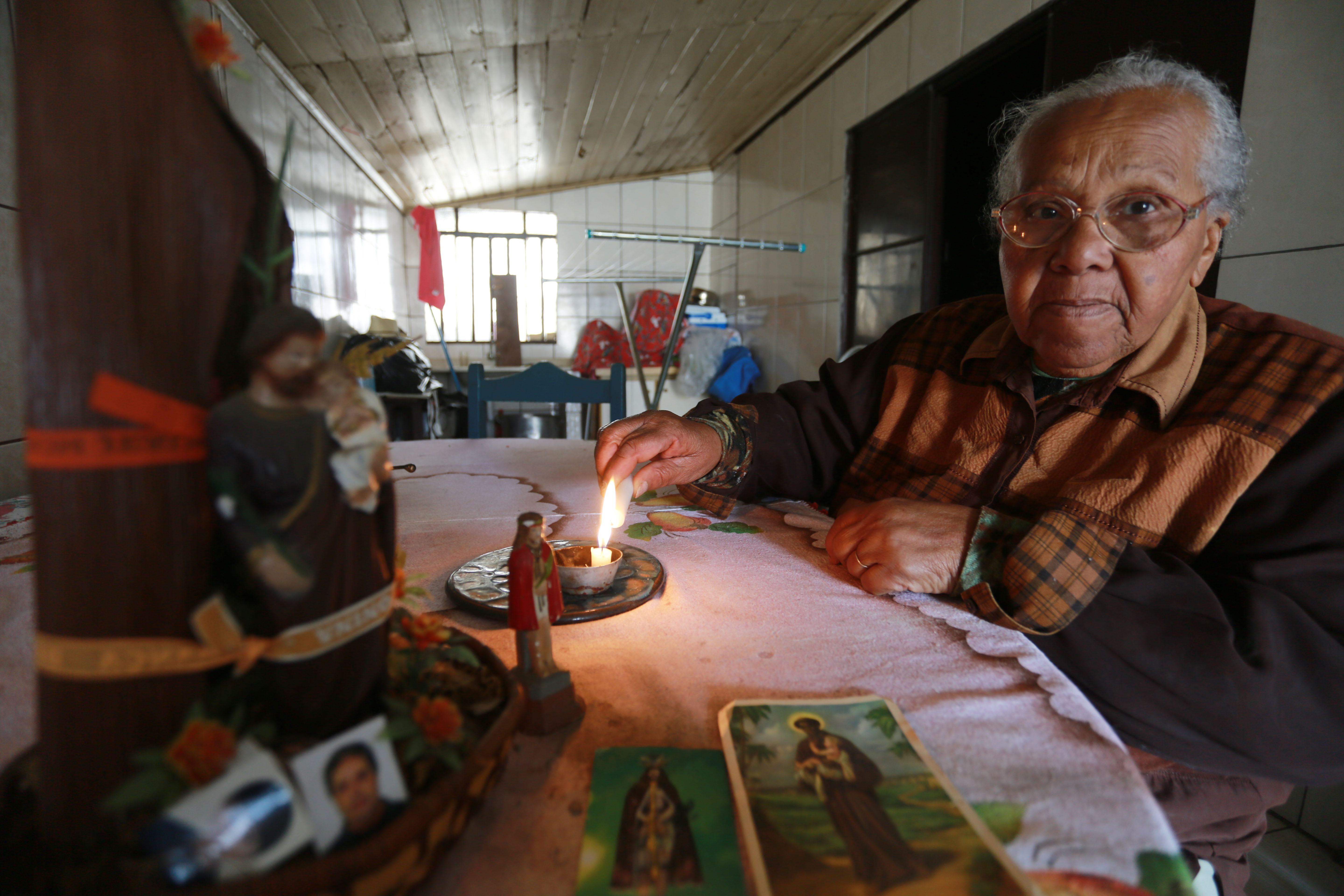 Benzedeiras mantêm tradição em Curitiba