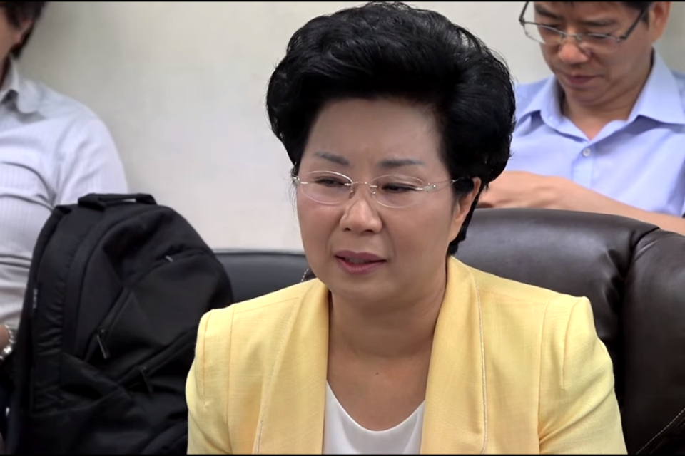Vídeo mostra pastora sul-coreana batendo em fiéis
