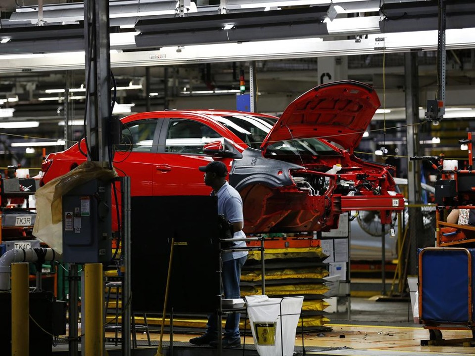 GM pretende demitir 14 mil funcionários e fechar sete fábricas