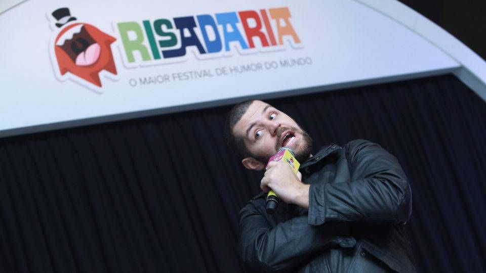 Victor Sarro defende liberdade do stand-up. Leia a entrevista
