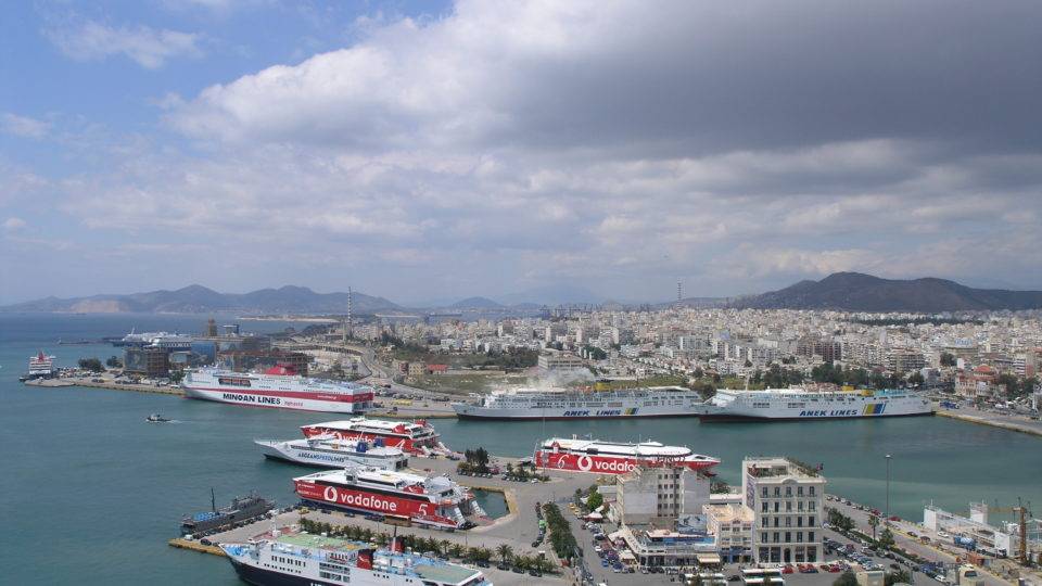 Como o porto de Pireu se meteu em um imbróglio político