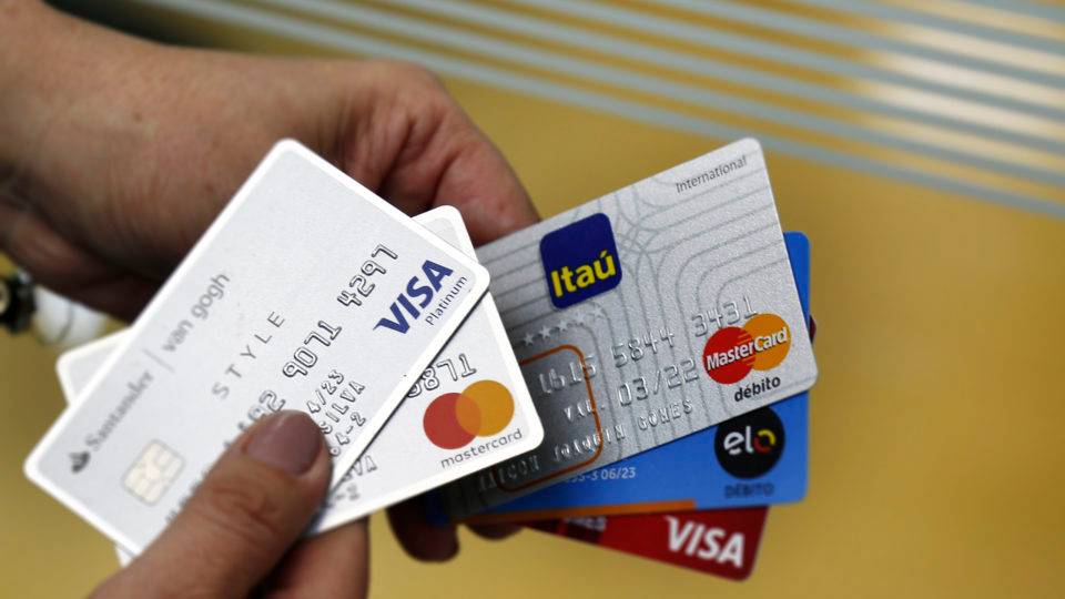 Compras com cartões movimentam R$ 850 bilhões no primeiro semestre