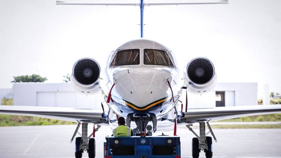 Embraer anuncia joint venture com Boeing para promover avião multimissão