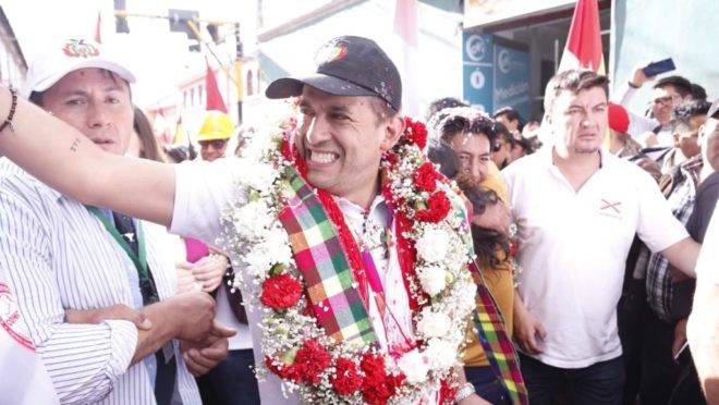 Luis Camacho anuncia que será candidato à presidência da Bolívia