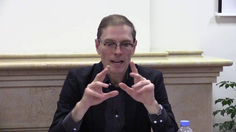 “Histórias têm poder porque são como damos sentido ao mundo”