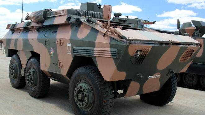 Urutu: conheça o blindado brasileiro reciclado pelo exército venezuelano