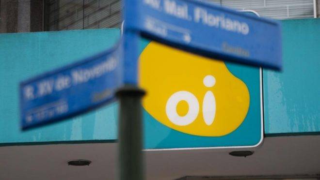 TIM e Telefônica negociam interesse em comprar rede móvel da Oi