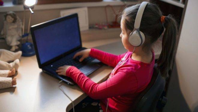 Alunos da Rede municipal de ensino em Curitiba terão aulas por vídeo