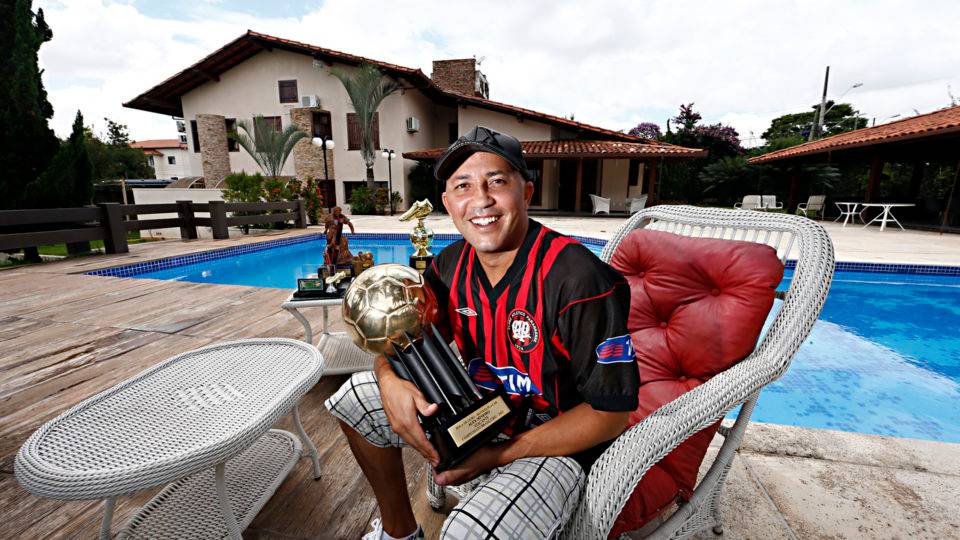 Athletico: A vida de Alex Mineiro, o herói do título do Brasileiro de 2001