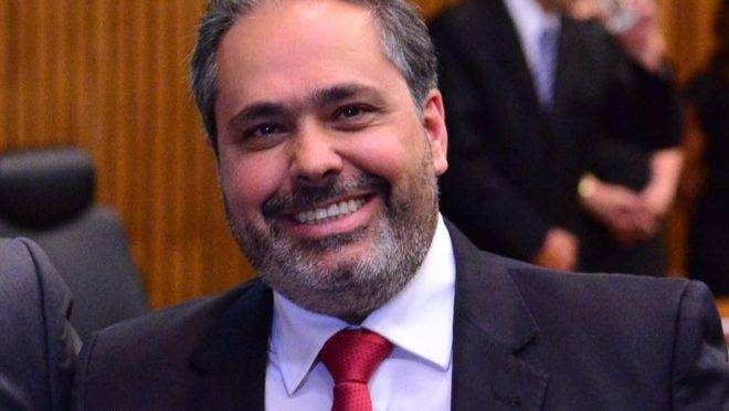 Candidato a prefeito de Porto Alegre, Gustavo Paim, está com Covid