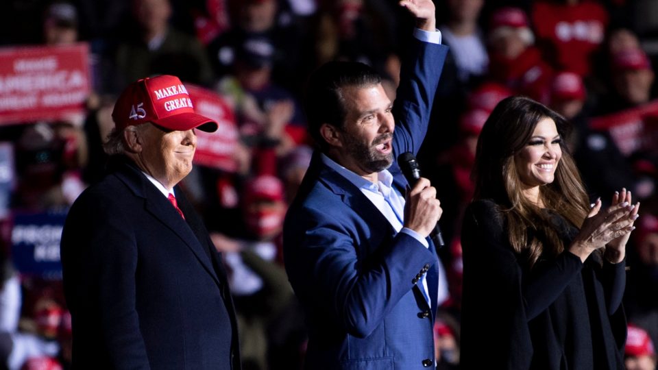 Filho de Donald Trump está com coronavírus, diz porta-voz