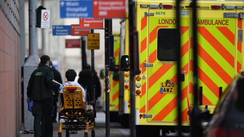 Hospitais parecem “zona de guerra”, diz governo britânico