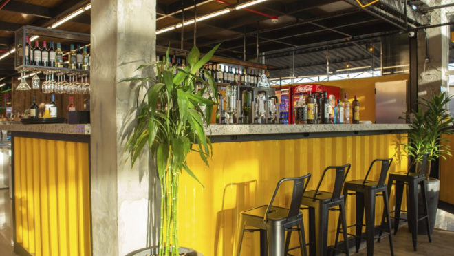 Bar dentro de pizzaria surge como opção para encontro entre amigos