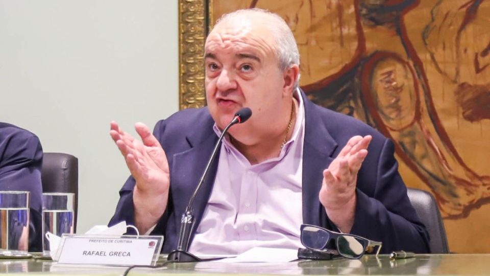 Greca rebate crítica de Bolsonaro do comércio fechado: "Respeito a vida"