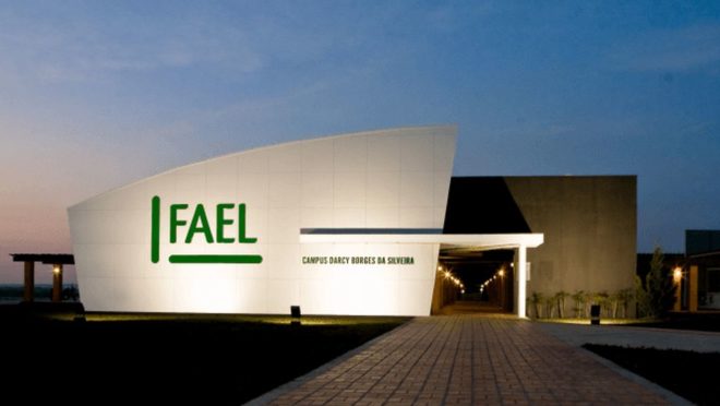 Faculdade paranaense Fael abre mais de 200 polos no Brasil