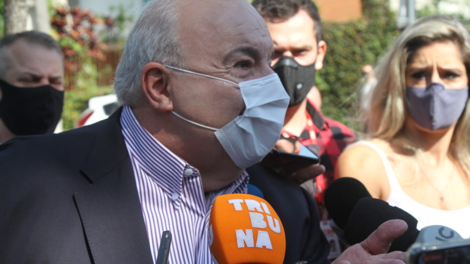 Vacina: Greca pede a ministro que amplie fase para 50 e 59 anos