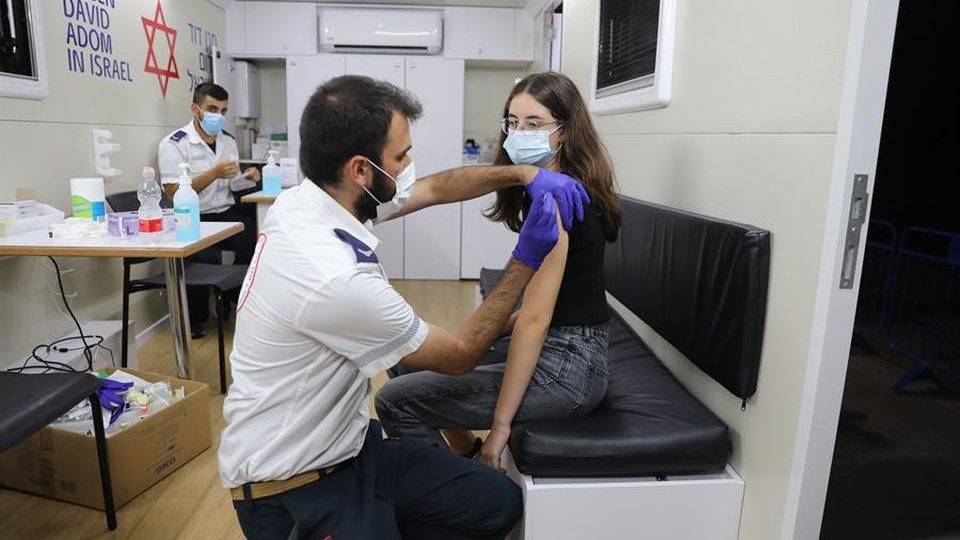 3ª dose da Pfizer será aplicada em Israel em quem tem imunidade baixa