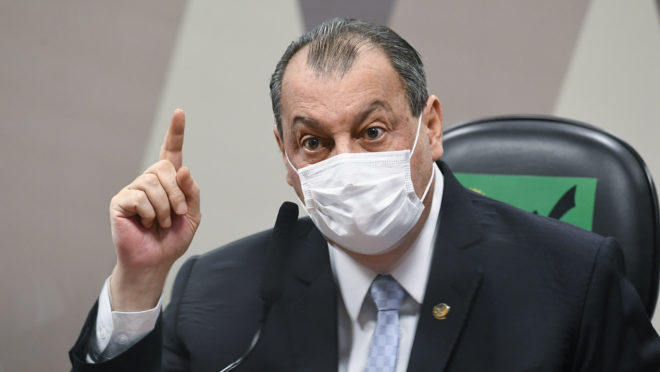 Minutos após retomada, Omar Aziz encerra reunião da CPI da Covid