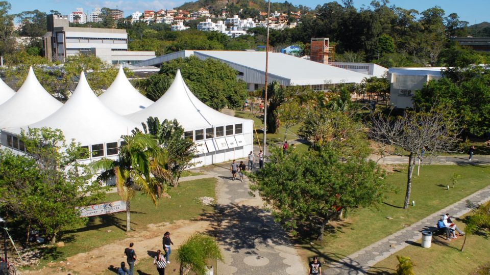 UFSC lança concurso com 43 vagas de nível superior