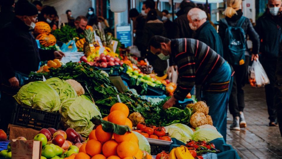 O problema da fome não é falta de comida, é a falta de renda