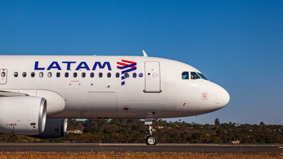 Latam no Paraná mais do que dobra assentos em agosto com mais voos