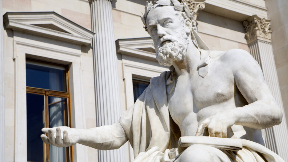 As origens modernas do ateísmo e as críticas teológicas de Xenófanes