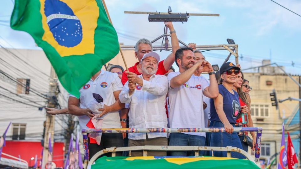 "Não devo nada à Justiça", diz governador afastado de Alagoas em ato ...