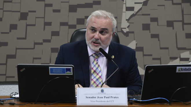Prates diz que política de preços é do governo e não da empresa