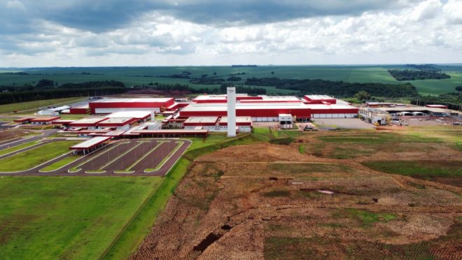 Frimesa abre no Paraná o maior frigorífico de suínos da América Latina