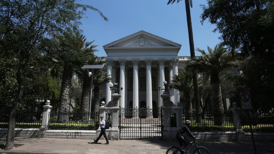 Parlamento chileno aprova reforma que possibilitará nova Constituição