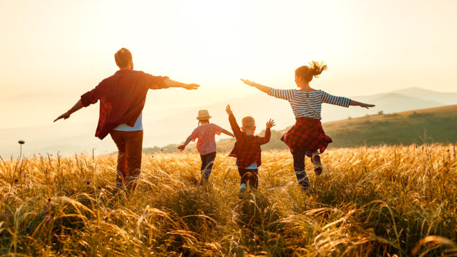 Humanizar e fortalecer a família: as bases de uma sociedade sólida