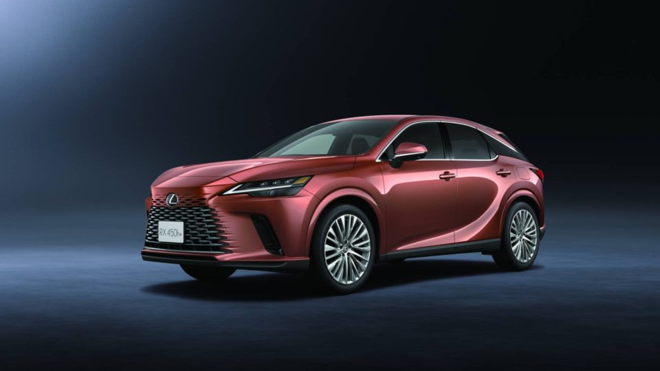 Fábrica na região de Curitiba está fornecendo pneus para carro da Lexus