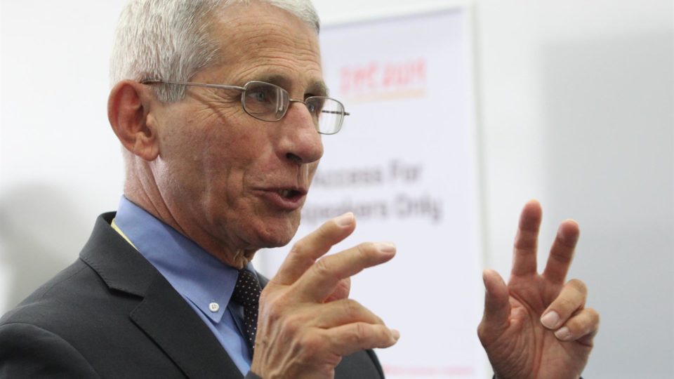 Covid: Fauci solicitou artigo científico que refutasse vazamento ...