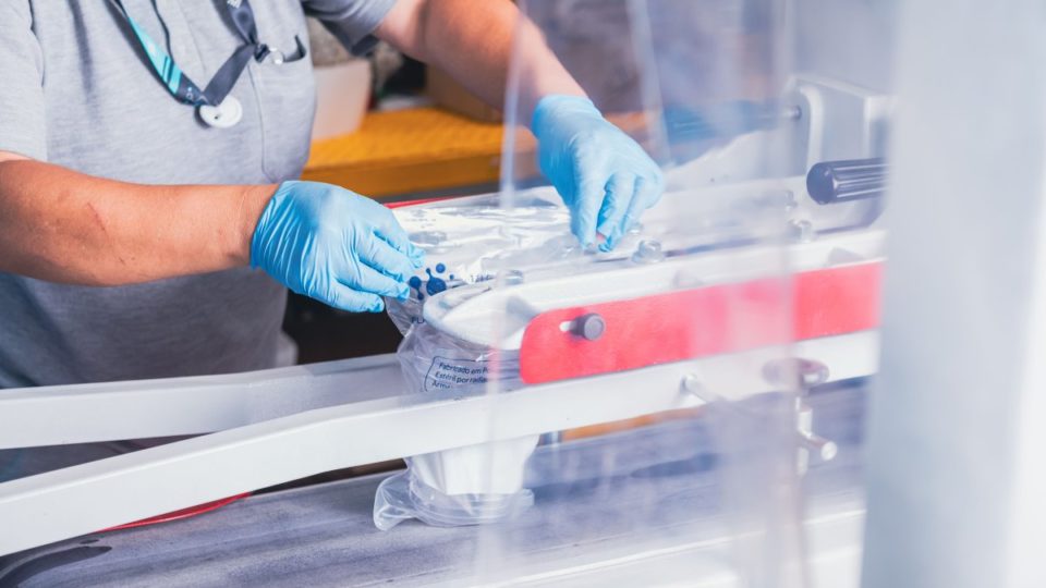 FirstLab fabrica mais de 1 milhão de itens por dia em São José dos Pinhais