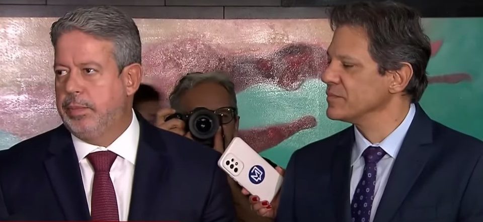 Lira espera votar nova regra fiscal até 10 de maio na Câmara