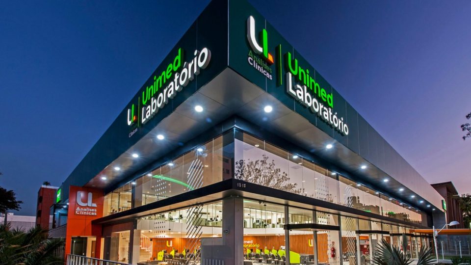 Unimed Curitiba e PUCPR firmam parceria para aprendizado prático