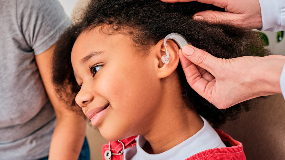 Aparelho auditivo infantil: cuide da saúde auditiva sempre